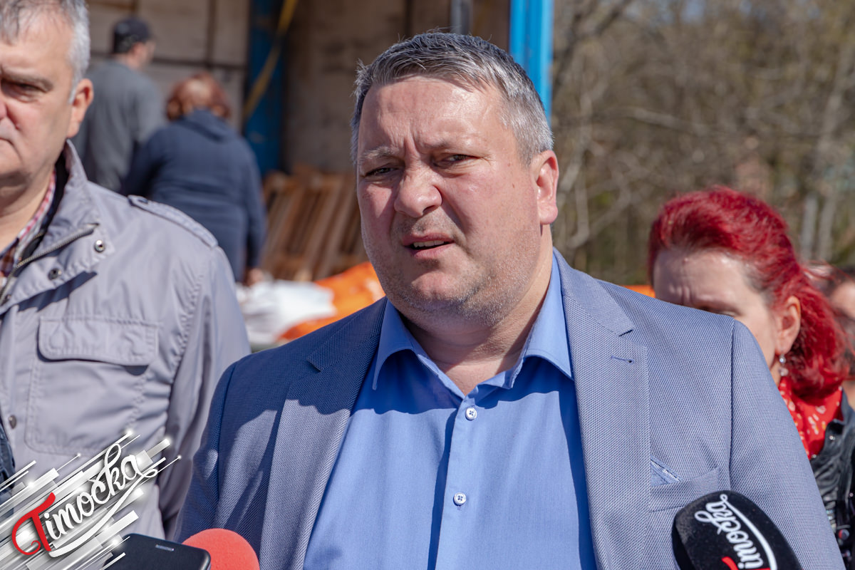 Помоћник министра пољопривреде Александар Богићевић и градоначелник ...